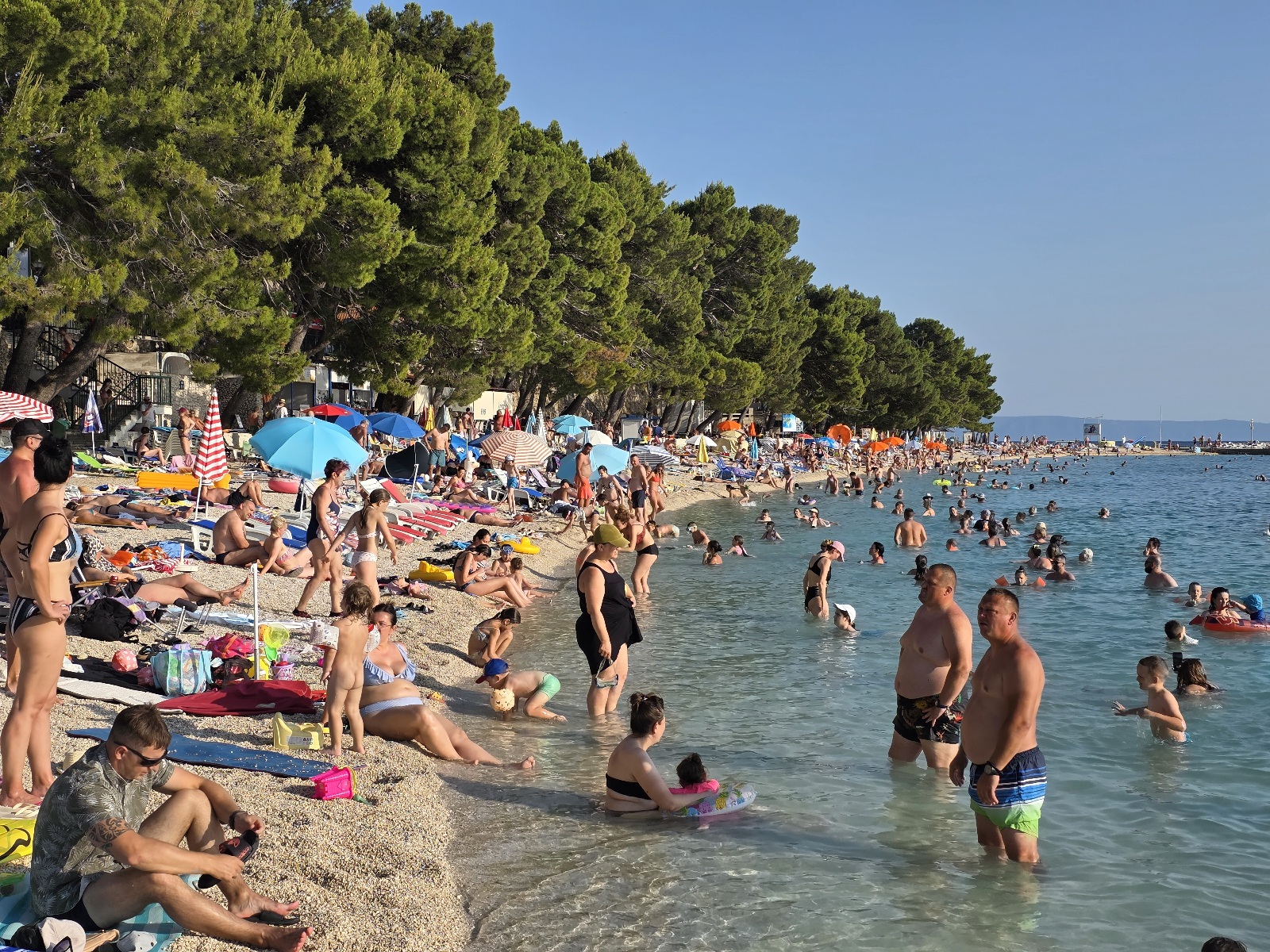 Mostarac umro na plaži kod Baške Vode, ostavili ga satima ispod suncobrana